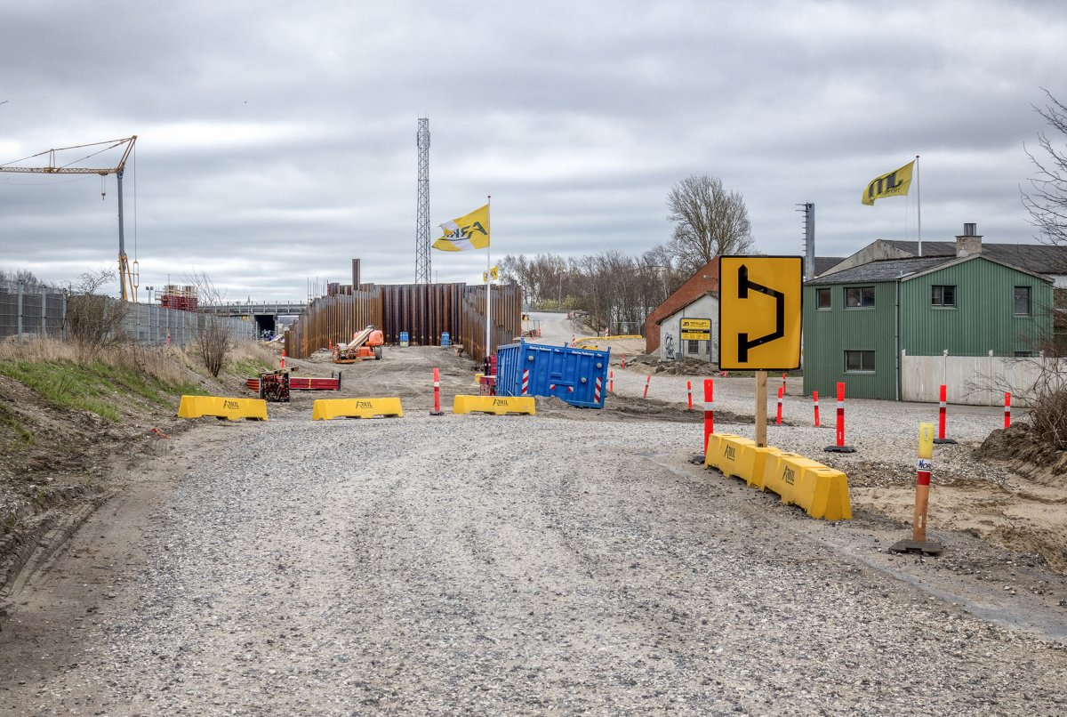Bygning af den nye bro over jernbanen til Hvidemøllevej i Randers ...